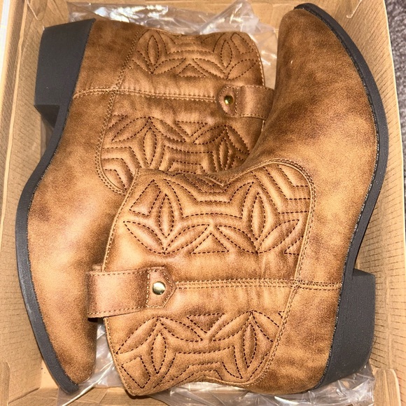 Arizona Jean Company | Shoes | Cowgirl Boots | Poshmark